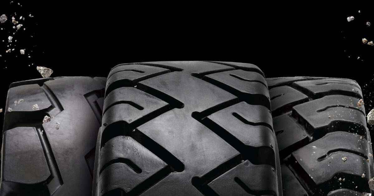 Tractor tracks for field preparation | Camso agricultural… | Camso