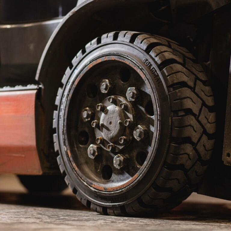 Off-the-road Tires, Tracks and Tracks Systems manufacturer | Camso